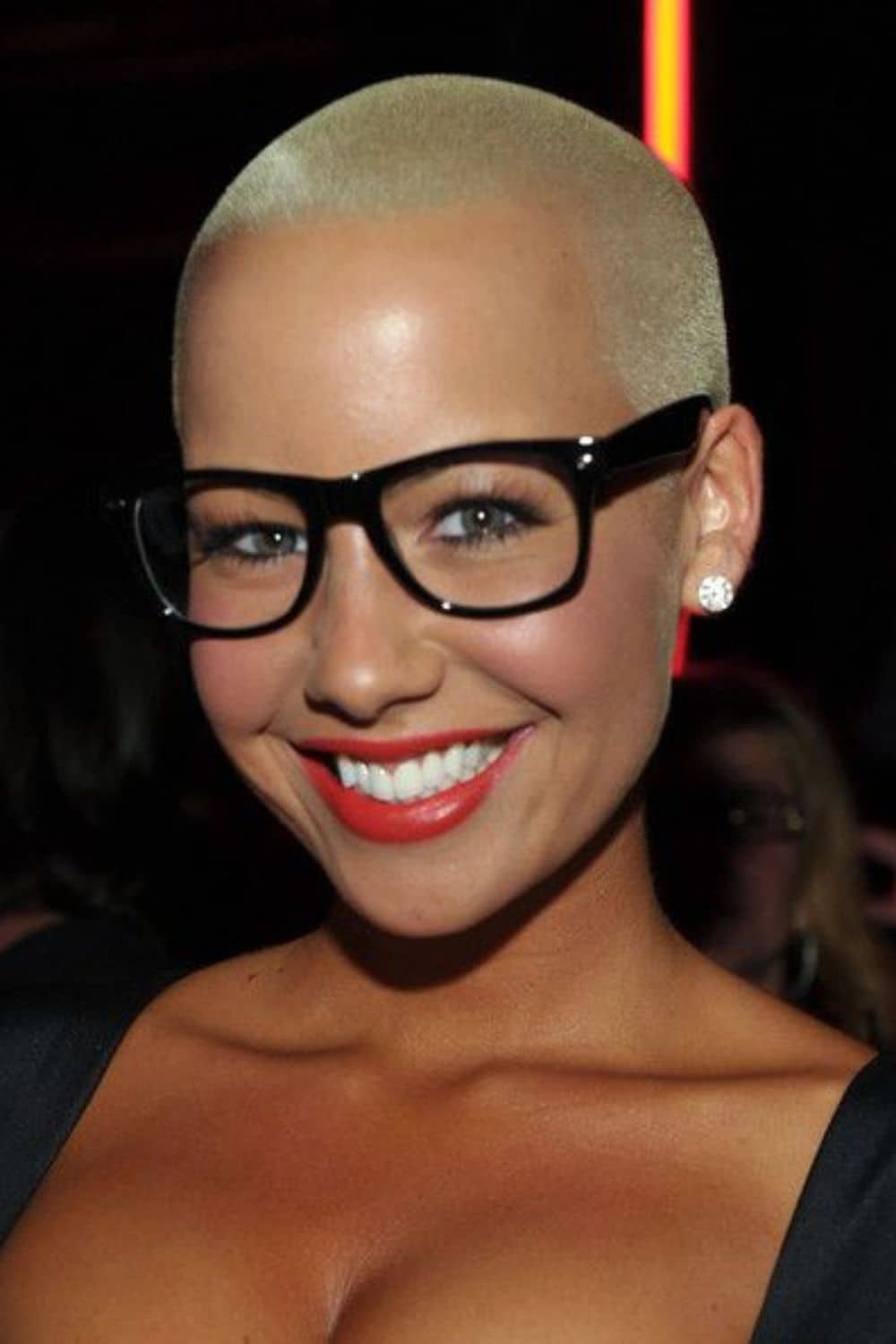 8 tips to dress with a shaved/bald head *2023 feminine looks!*