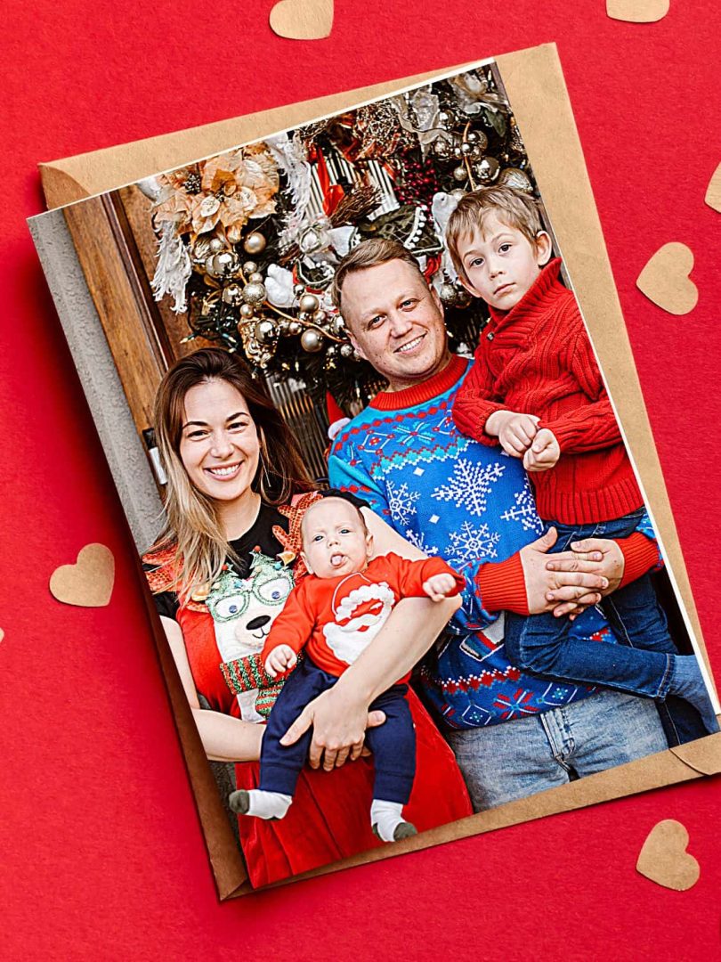 *2026* 9 Christmas Card Outfit Ideas + oddly specific tips!