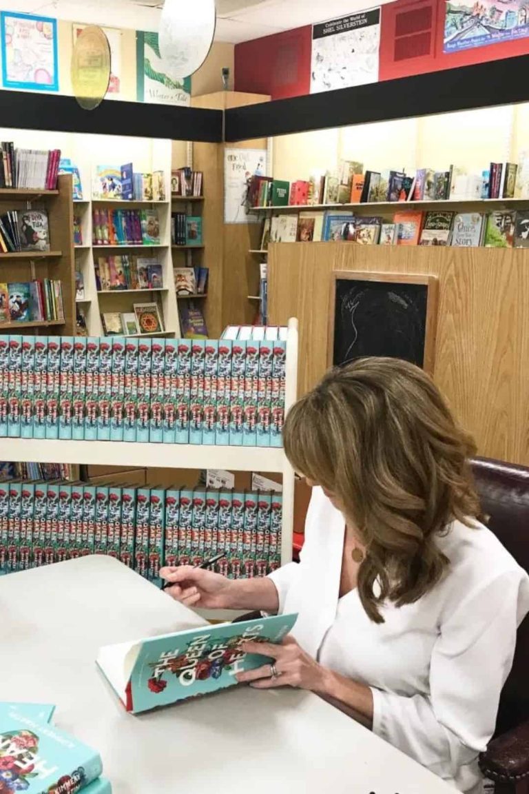 15 real-life outfits to wear to a book signing - author & guest!