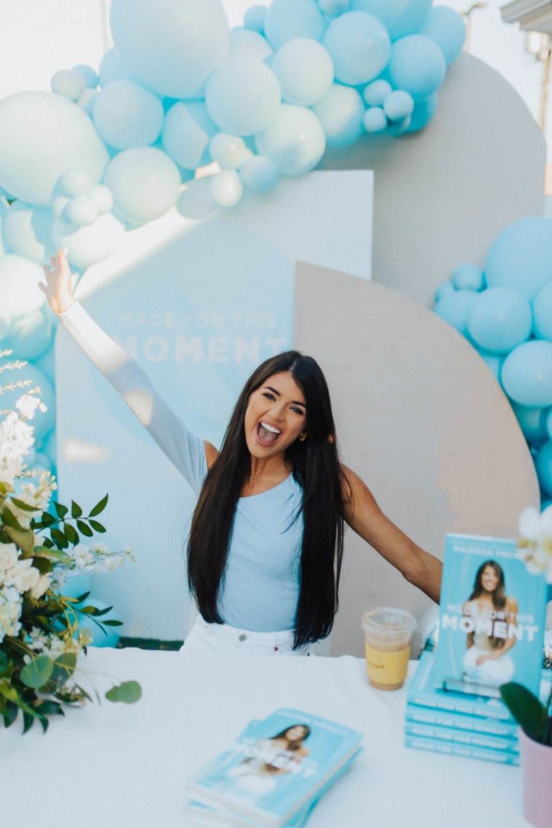 15 real-life outfits to wear to a book signing - author & guest!