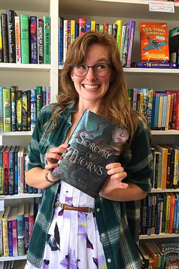 15 real-life outfits to wear to a book signing - author & guest!