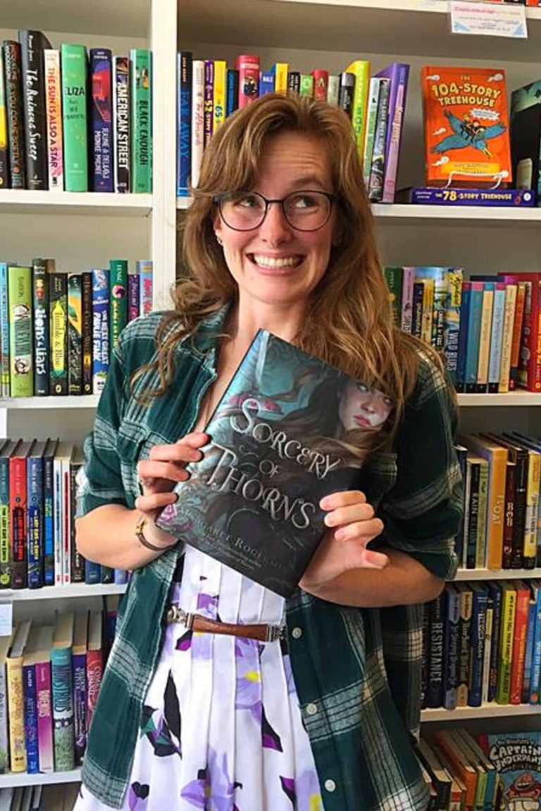 15 real-life outfits to wear to a book signing - author & guest!