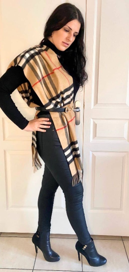 27 Fab Burberry scarf outfit ideas + look taller tips!