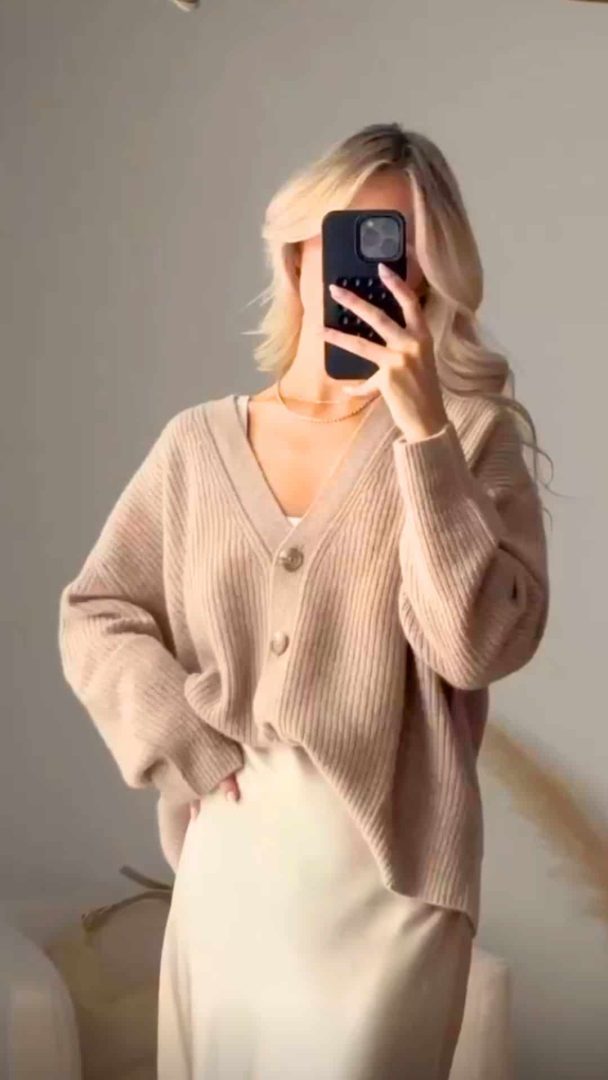 18 real-life Librarian outfits + oddly specific styling tips! ️