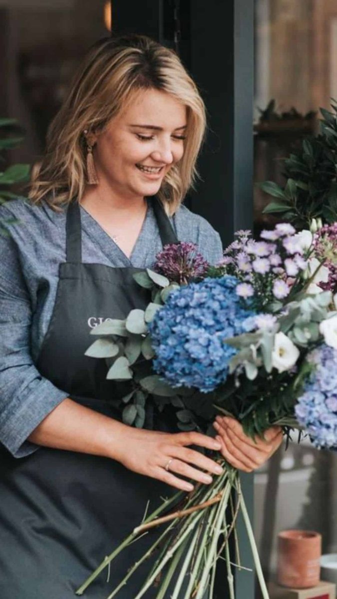 👄15 Florist Outfits are flattering & practical + insider tips!