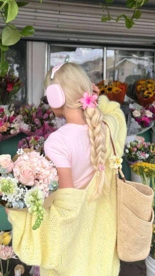 20 outfits to wear with flower bouquet + updated pose to show a flower!