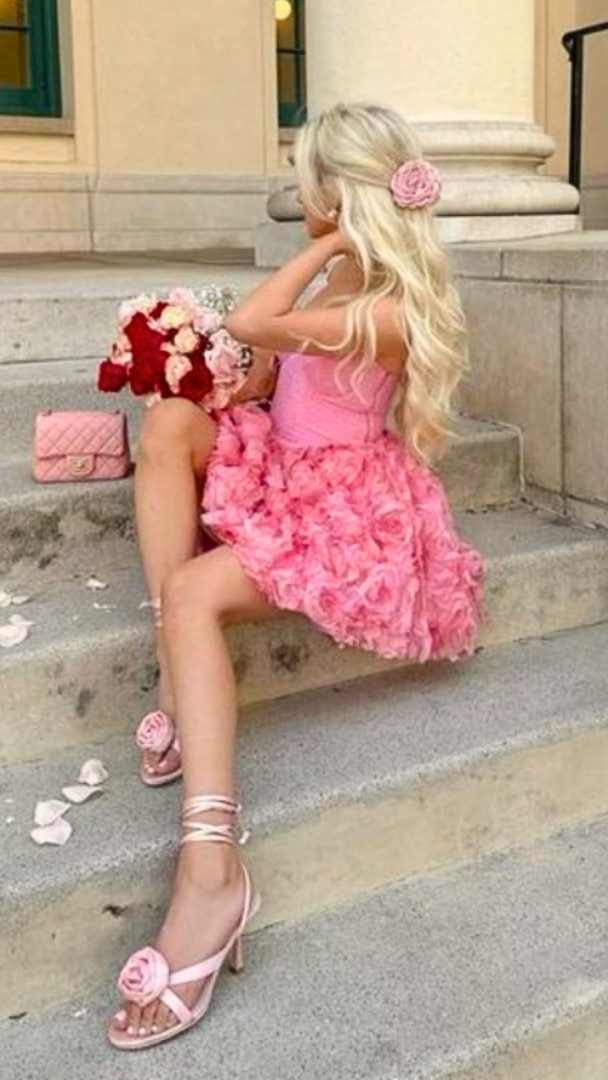 20 outfits to wear with flower bouquet + updated pose to show a flower!