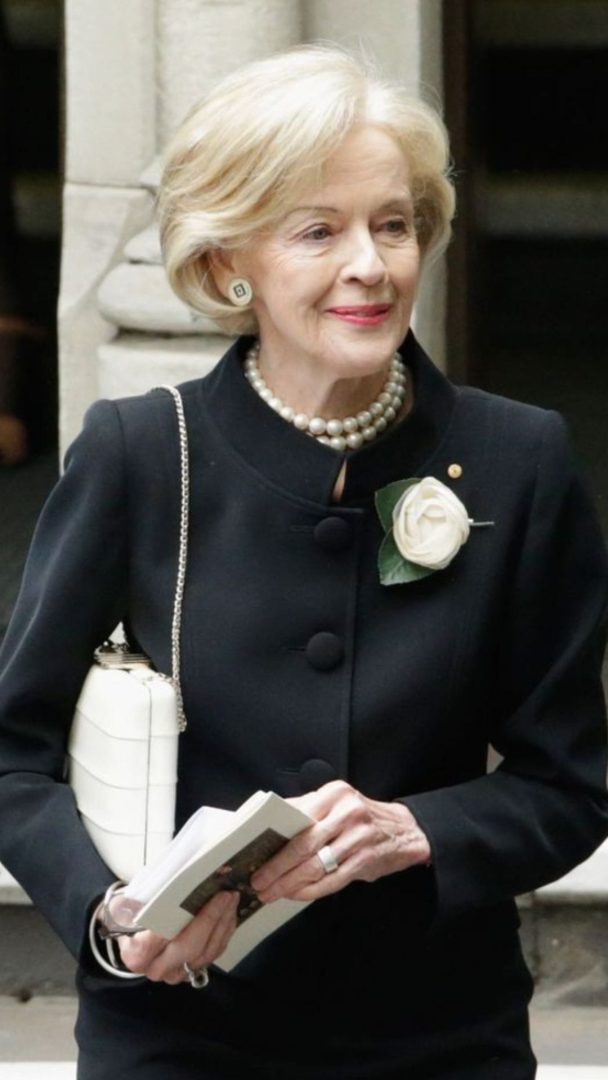 9 classy handbags for older ladies! (Well-researched list!)