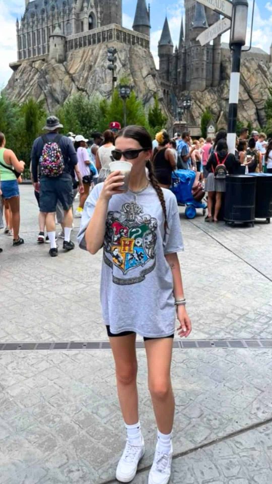 *2026* What to wear to Universal Studio each month? (Full list!)