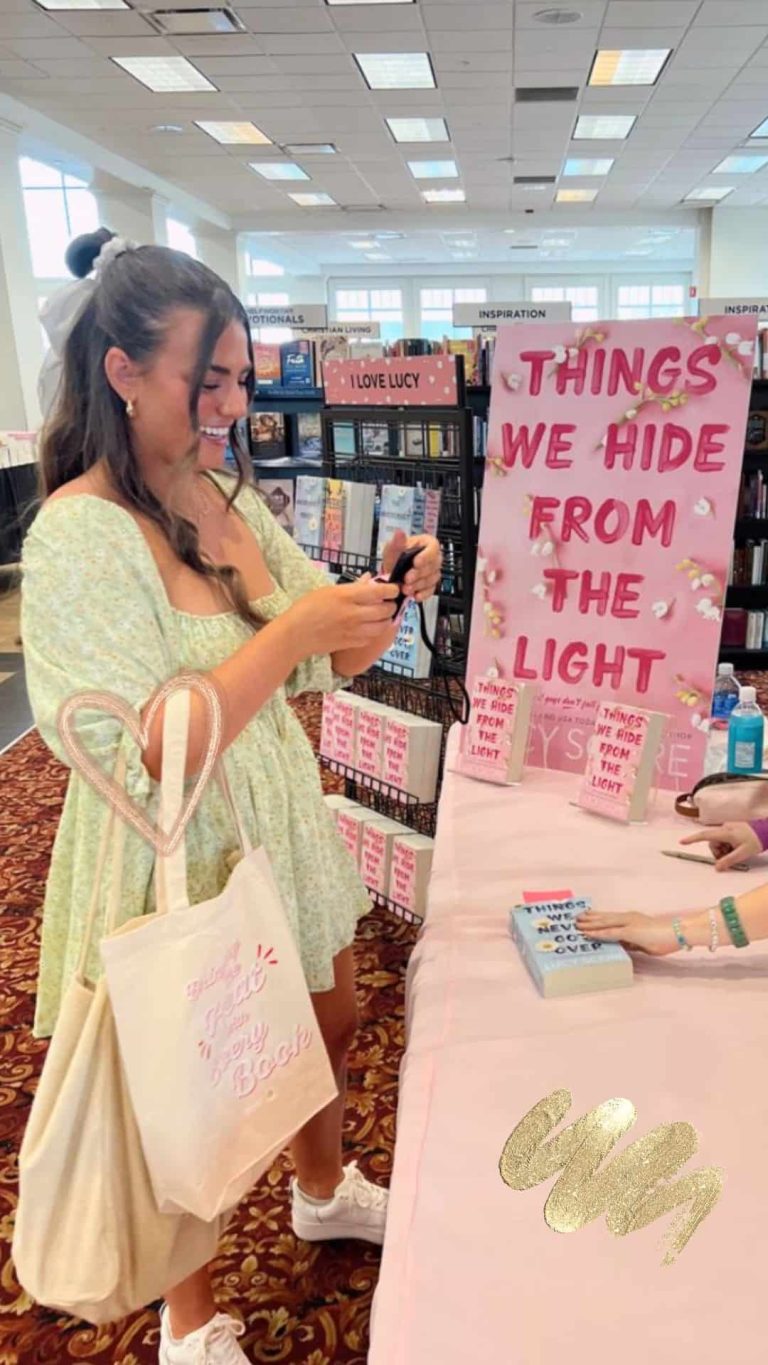 15 real-life outfits to wear to a book signing - author & guest!