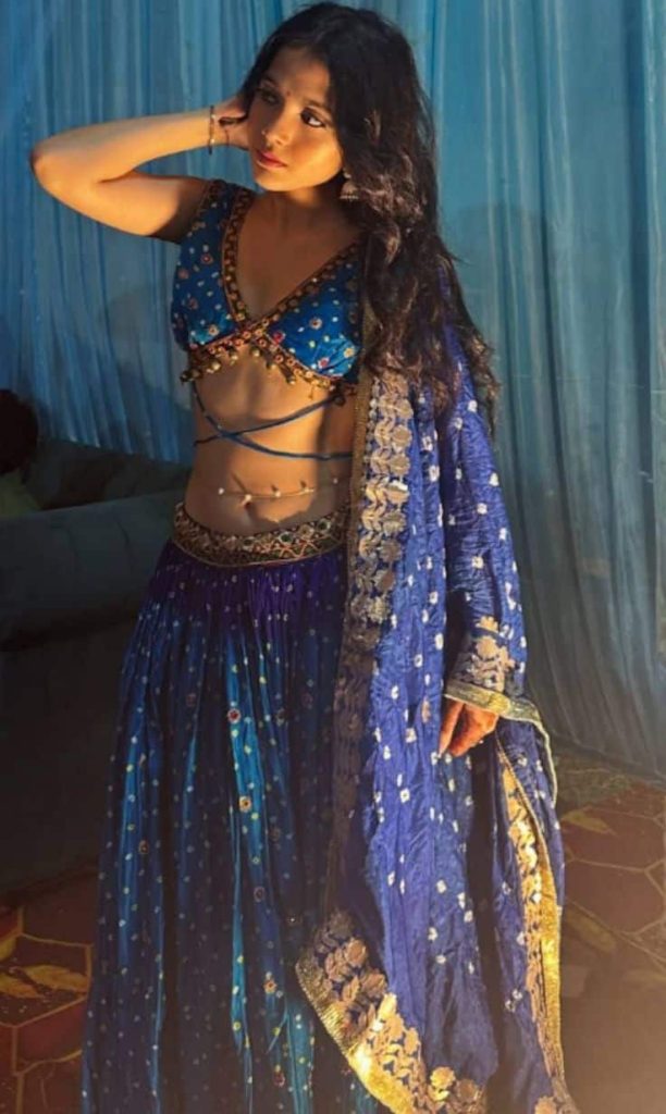 8 real-life Belly dance outfits + oddly specific tips! ️