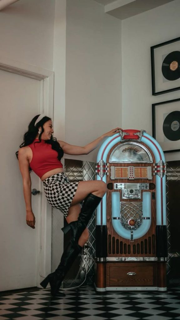 12 real-life Retro Diner outfits + oddly specific styling hacks!💖